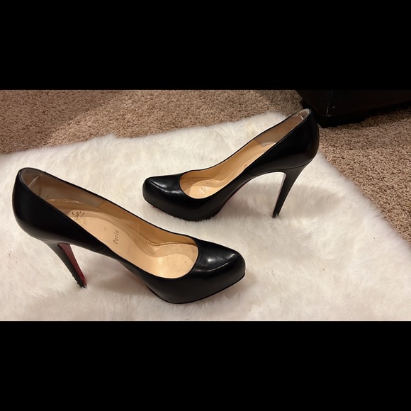 Christian Louboutin | Shoes | Christian Louboutin Classic Black Pumps ...